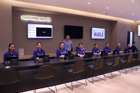 LOOK: Samsung Flagship Store has a shrine just for the Galaxy S9, Note9 ...