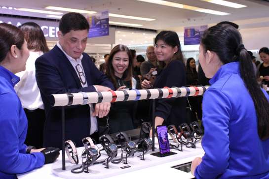 LOOK: Samsung Flagship Store has a shrine just for the Galaxy S9, Note9 ...