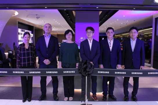 LOOK: Samsung Flagship Store has a shrine just for the Galaxy S9, Note9 ...