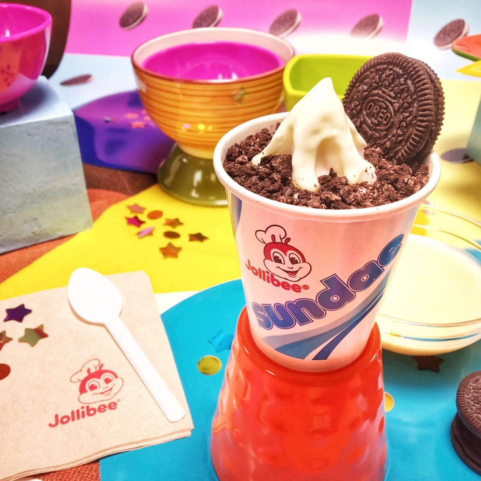 Jollibee Launch an Oreo Treat: Cookies ‘n Cream Sundae Twirl – ASTIG ...