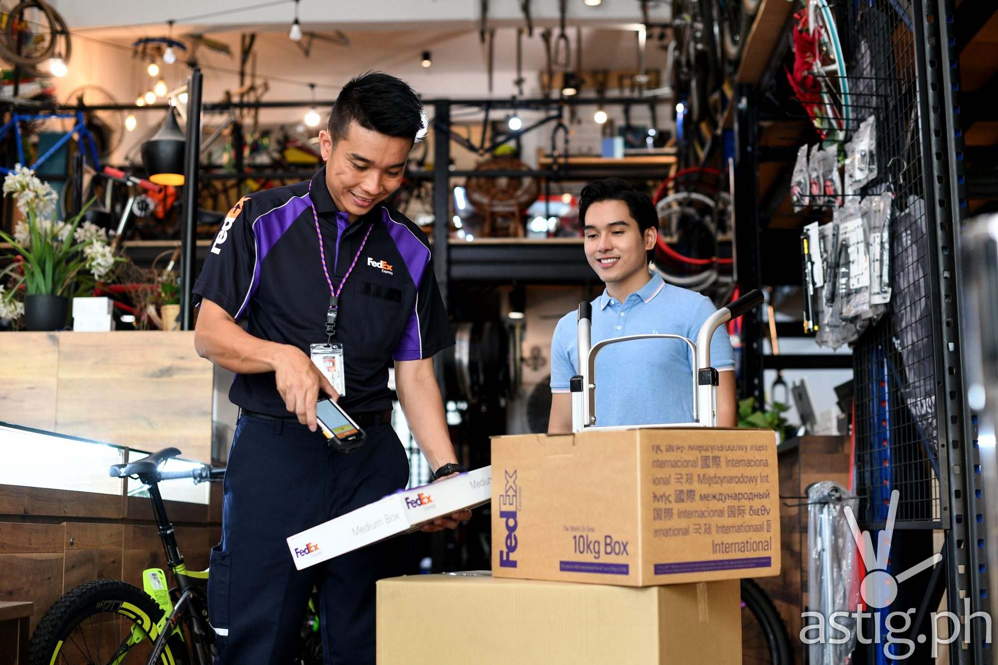 FedEx Express kicks into high gear as e-commerce led holiday rush draws ...