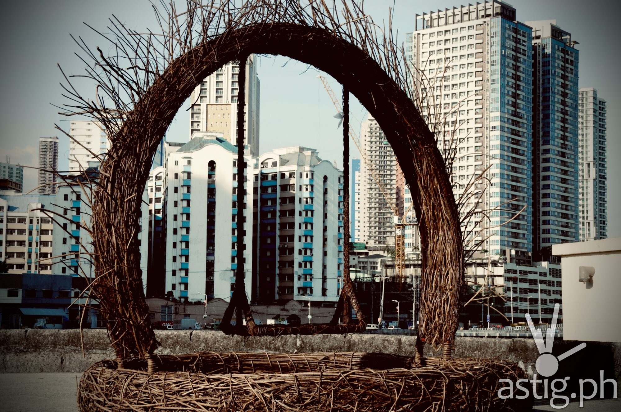 Jonathan Manalo intensifies the comforting experience of Kristine Lim’s ...