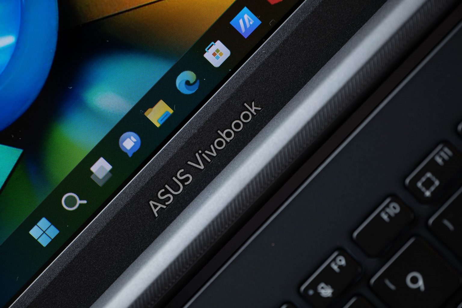ASUS Vivobook Go 15 OLED review: Portable pro-level visuals for the ...