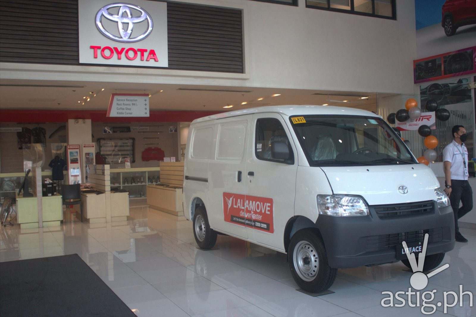 LOOK: Toyota’s iconic van just became Lalamove’s top mobilility vehicle ...