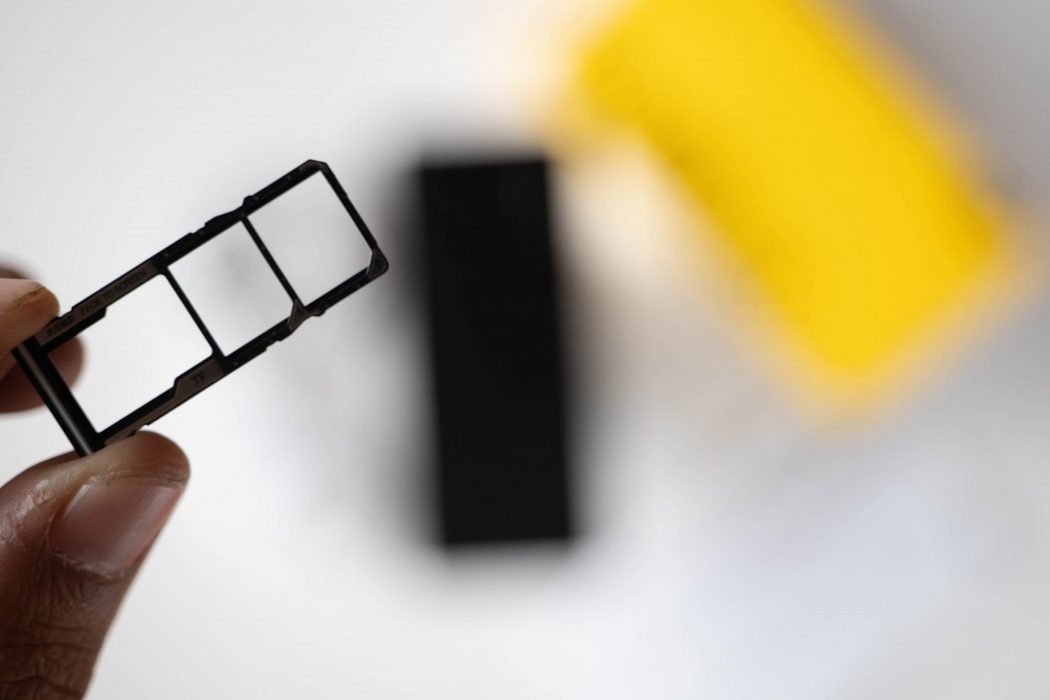 Triple card slot Dual Nano SIM, MicroSD expansion - POCO C65 | ASTIG ...