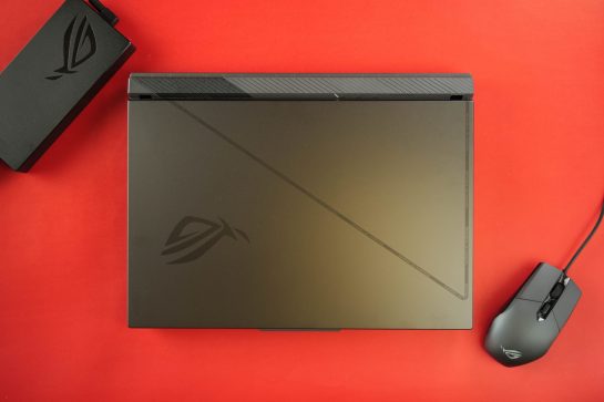 Flatlay closed – ROG Strix G16 – ASTIG: Philippine News & Reviews