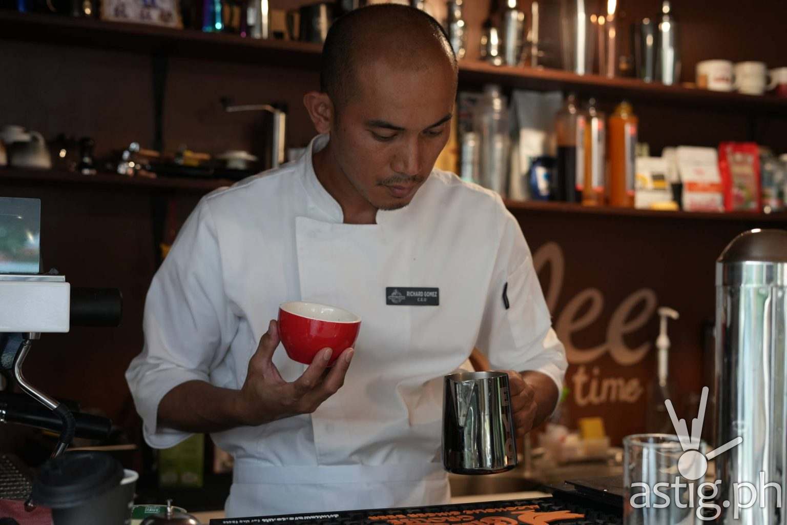 Pinoy chef turns plastic waste into furniture and builds a restaurant ...